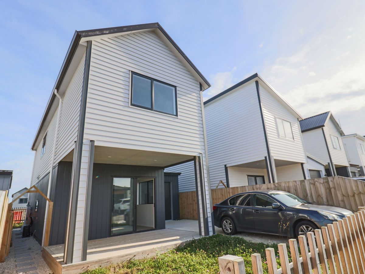 17 Farranfore Road, Opaheke | Remax Prestige