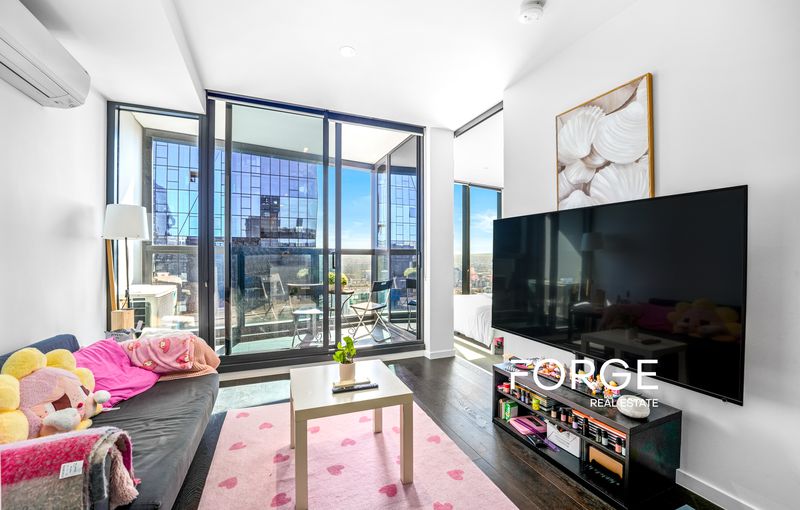 5209 / 33 Rose Lane, MELBOURNE - $750 **GREAT CONDITION**